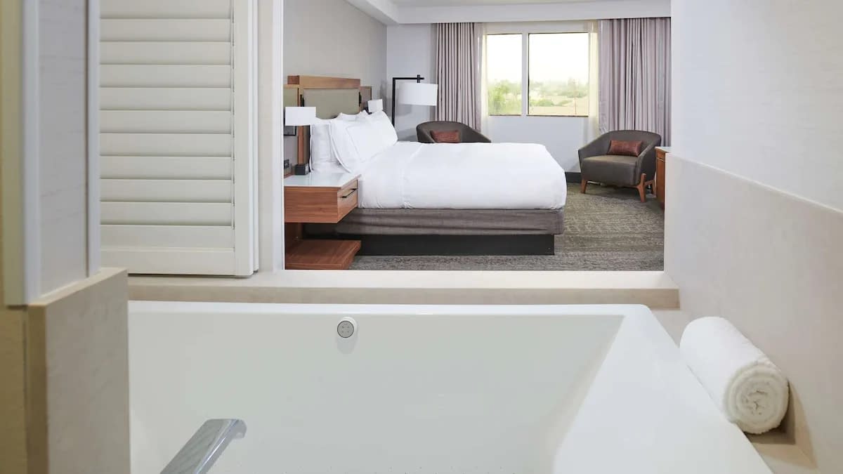 22 Orange County Romantic Hotels with Jacuzzi room ️ 2023