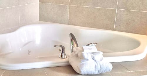 11 Romantic Atlanta Hotels with Private Jacuzzi in Room