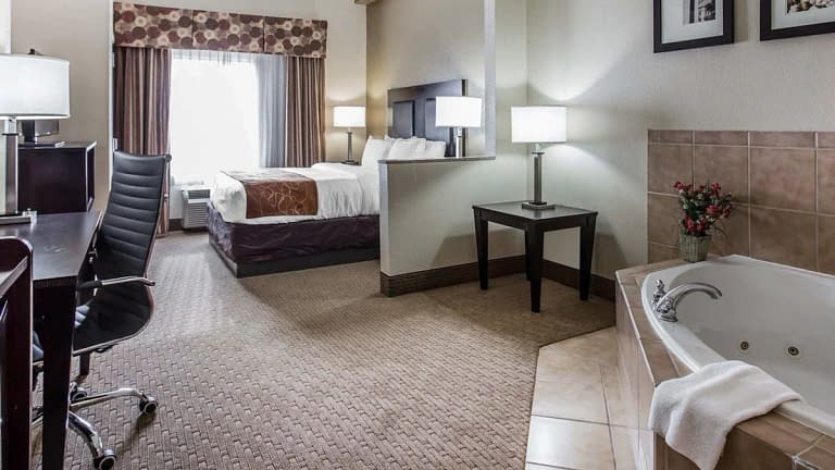 11 Romantic Atlanta Hotels with Private Jacuzzi in Room