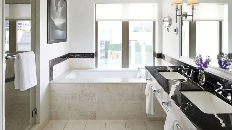 11 Romantic Atlanta Hotels with Private Jacuzzi in Room